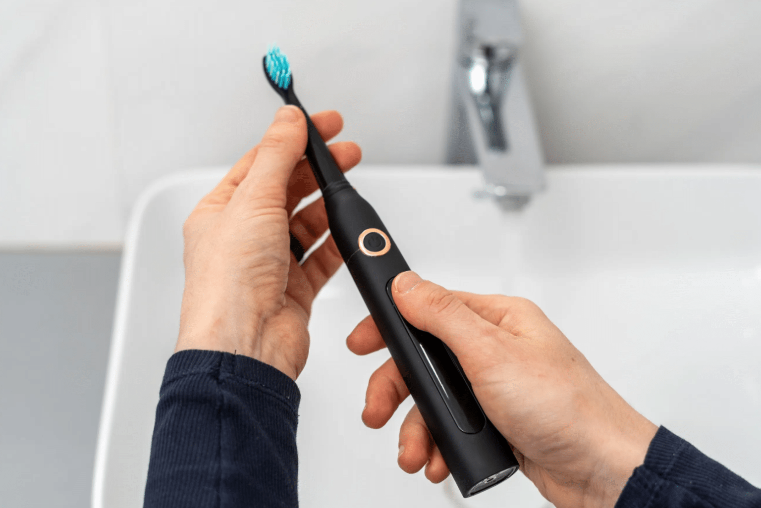 Electric Toothbrush vs. Manual Toothbrush: Which One Should You Choose?